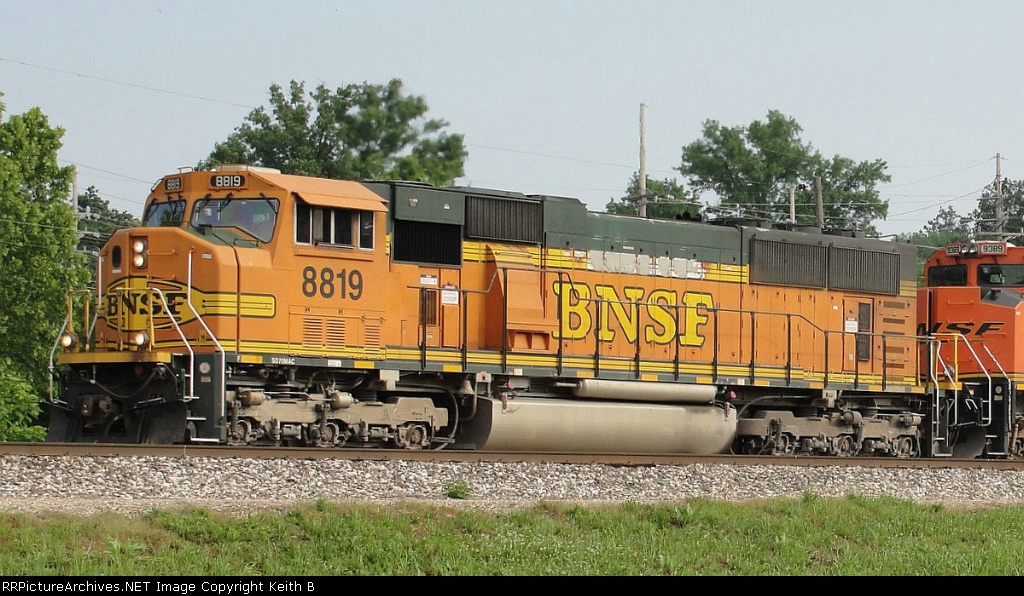 BNSF 8819